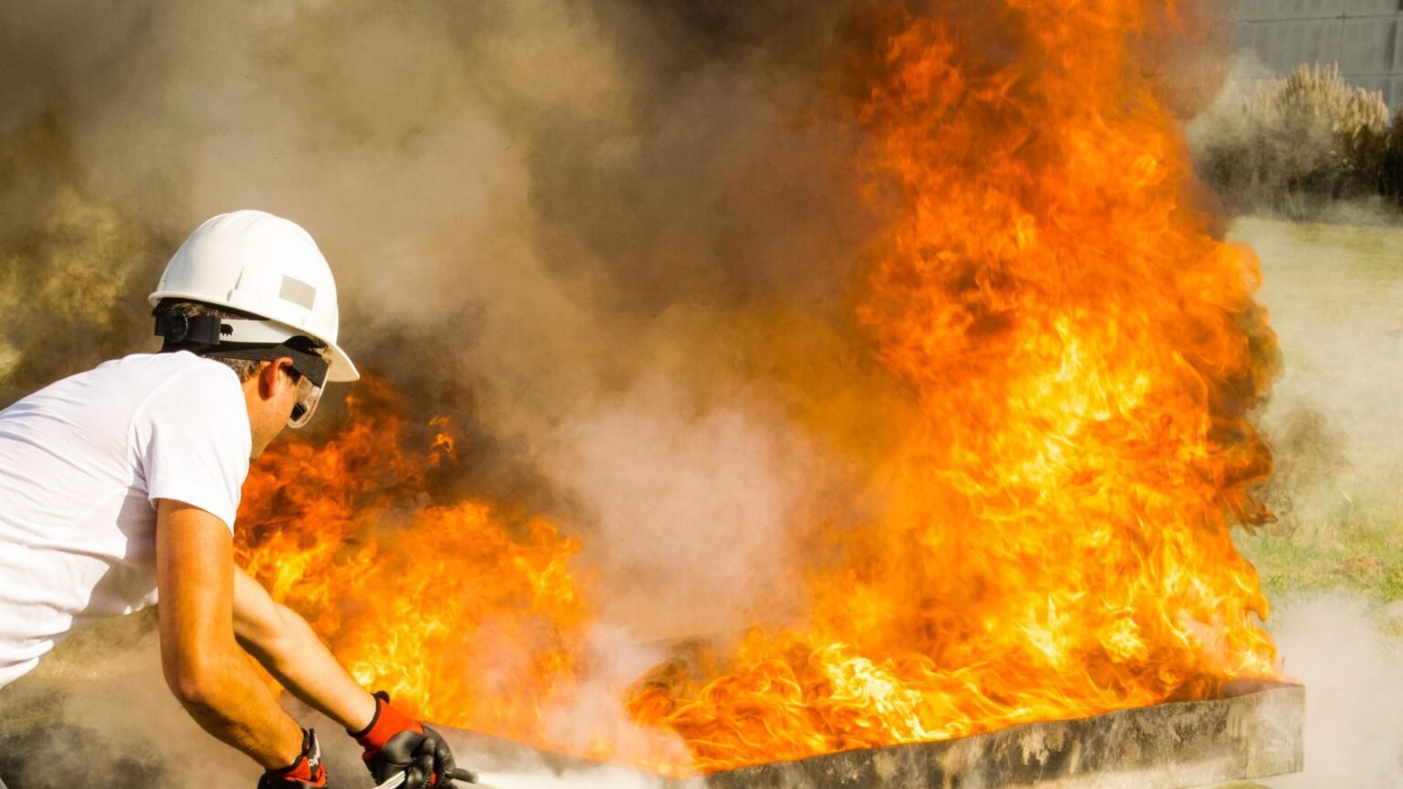 Classes de incêndios e seus extintores - emartinsengenharia.com.br